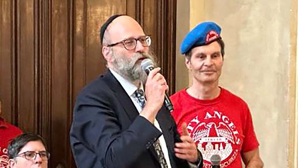 A Rav Igal Hazan e alla cucina sociale Beteavon il Premio Campione dei ...