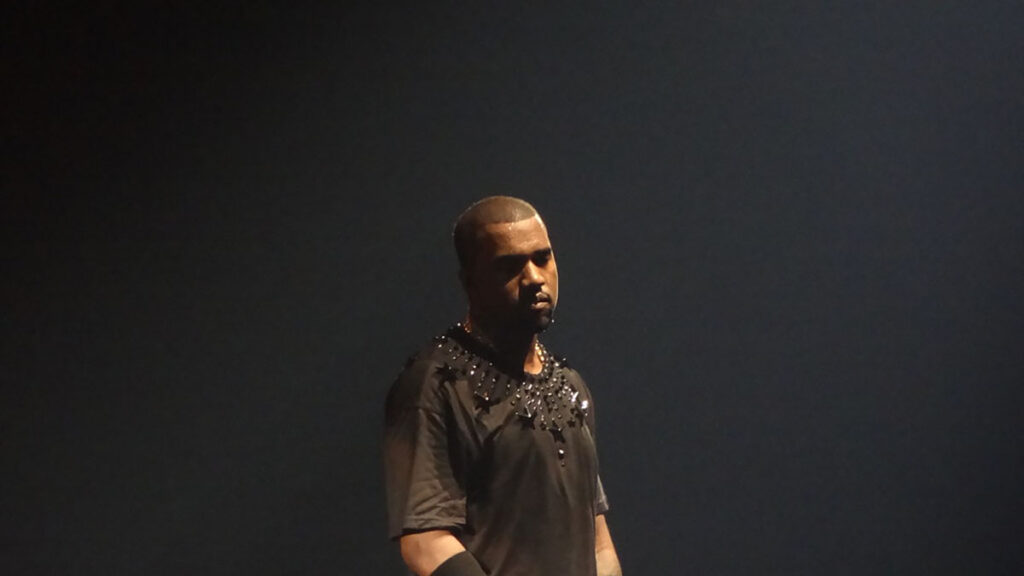 In un video fatto con l'IA star ebree prendono in giro Kanye West per ...